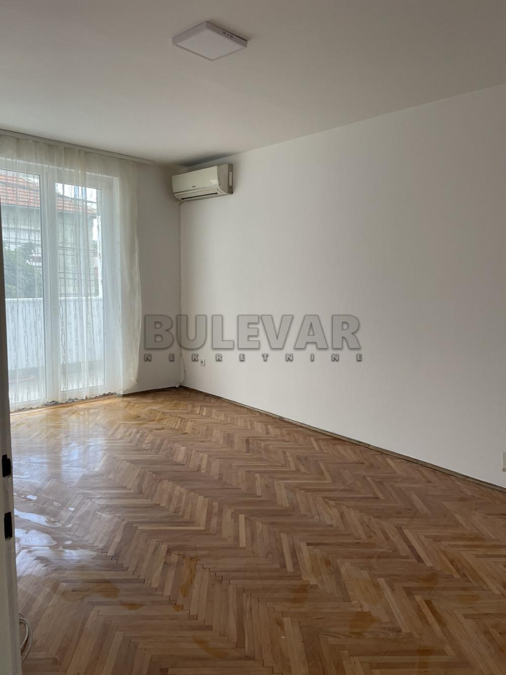 7. jula, Trosoban stan za izdavanje, 68m2, 400€