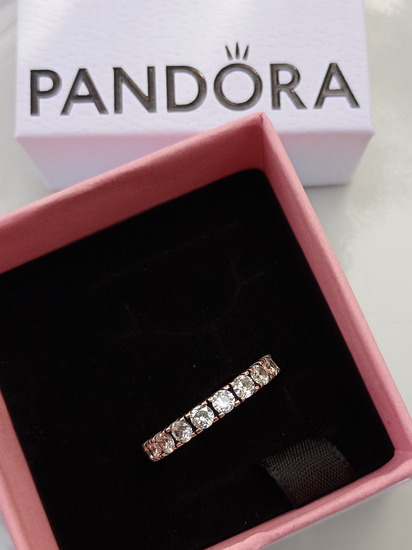 Nov Pandora prsten u kutiji