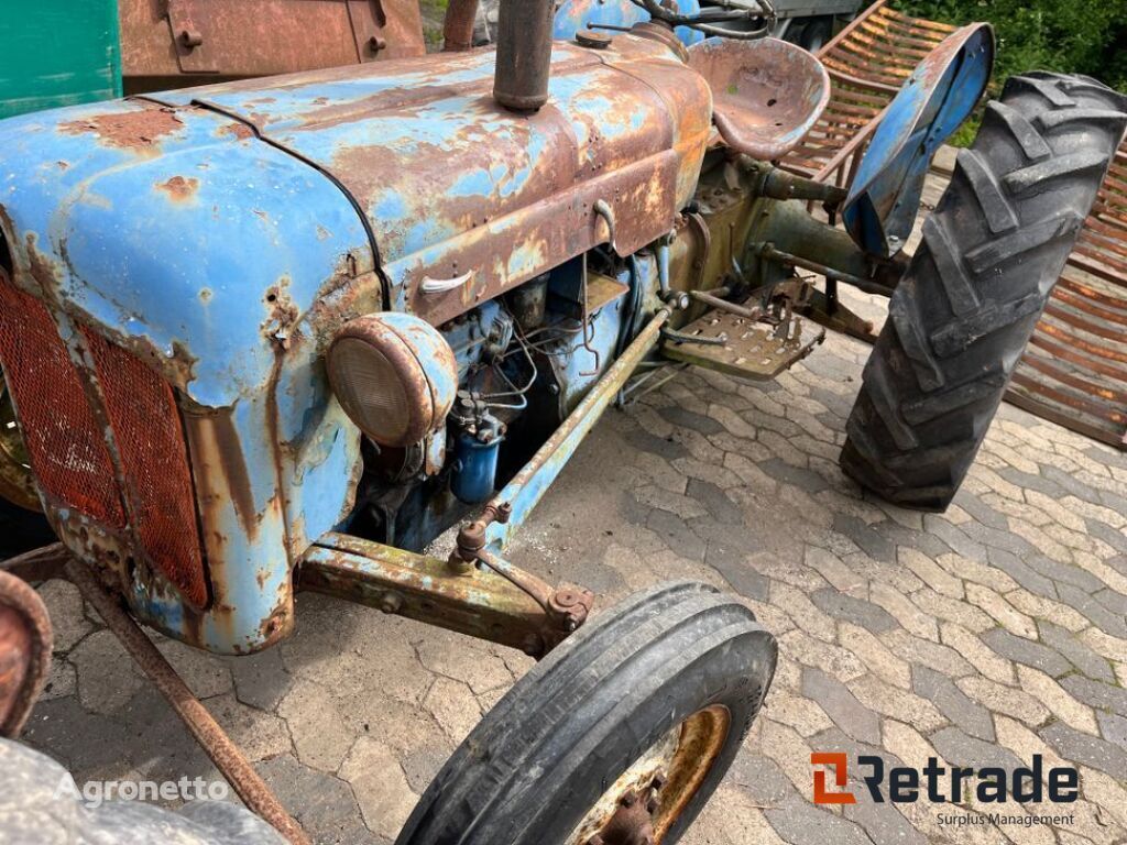 Prodaje se Ford Dextra traktor točkaš na aukciji