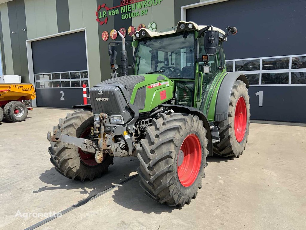Prodaje se Fendt 211SA traktor točkaš na aukciji