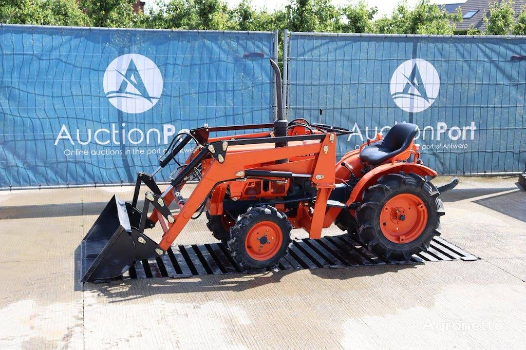 Prodaje se Kubota B7001DT traktor točkaš na aukciji