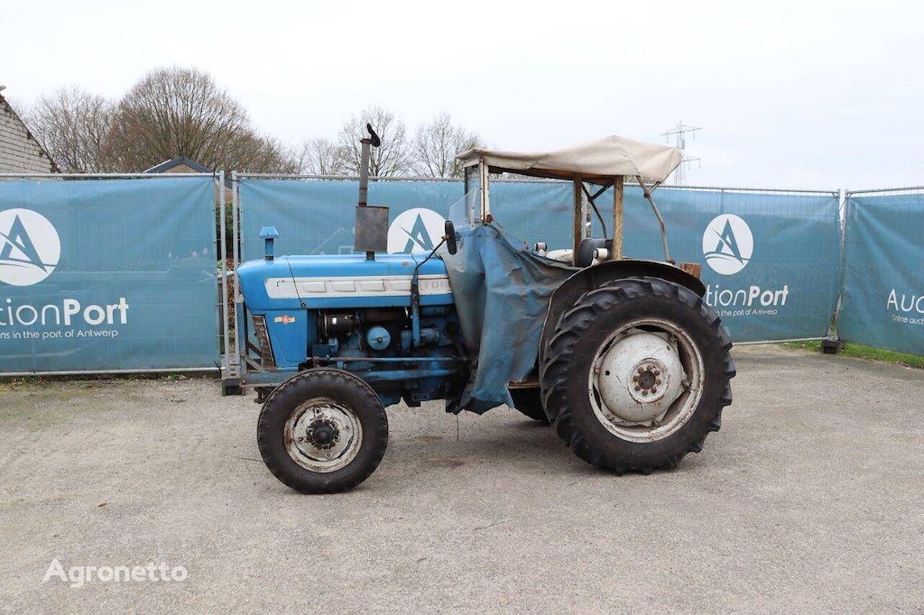 Prodaje se Ford 2000 traktor točkaš na aukciji