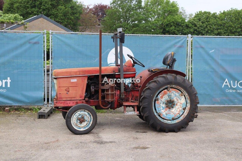 Prodaje se Renault R7053 traktor točkaš na aukciji