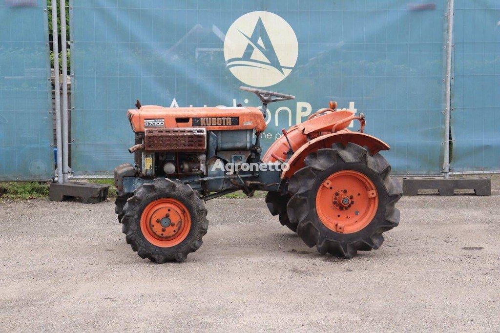 Prodaje se Kubota B7000 traktor točkaš na aukciji