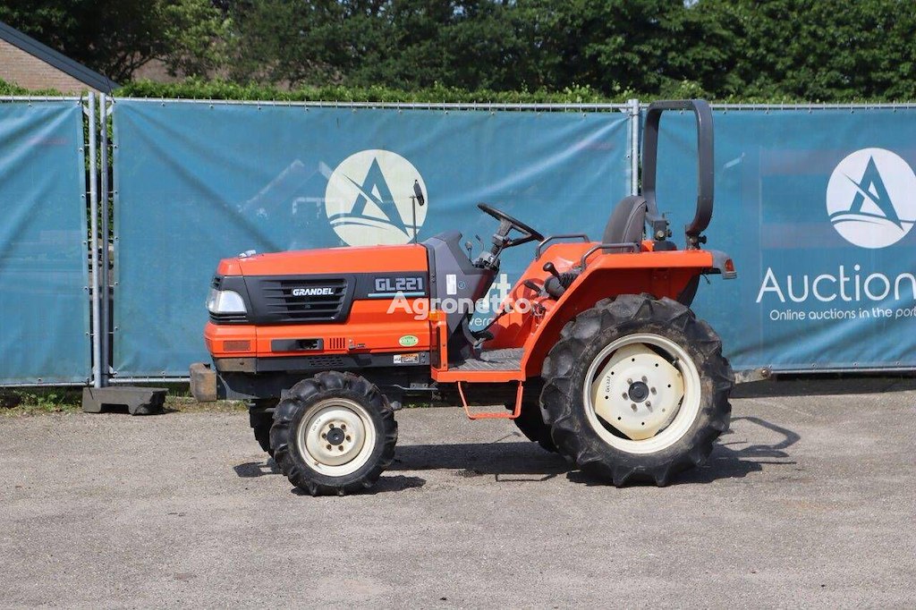 Prodaje se Kubota GL221 traktor točkaš na aukciji