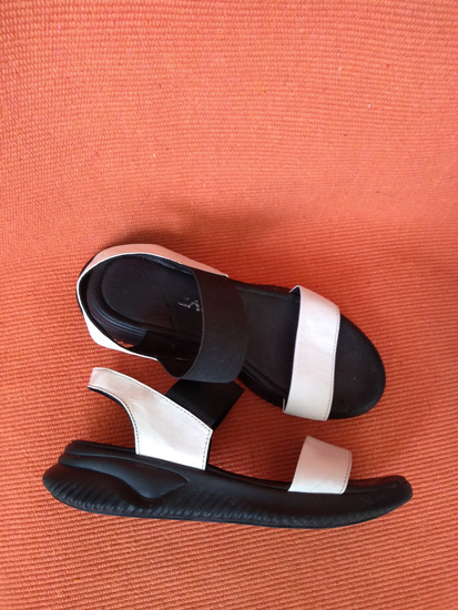 OCAL crno-bele sandale br 38