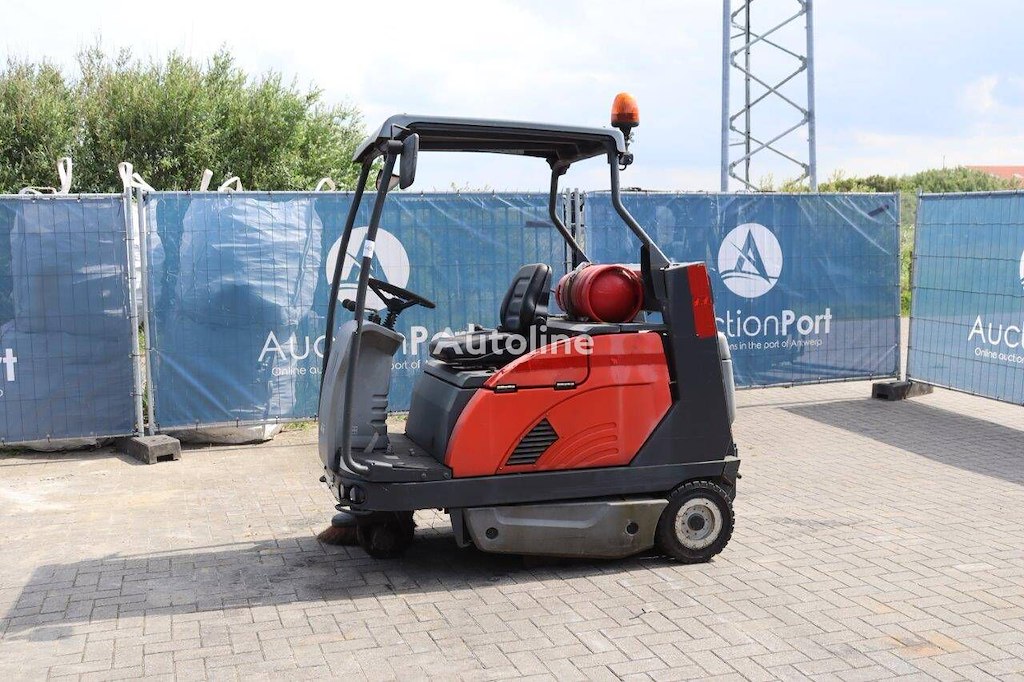 Prodaje se Hako vozilo za čišćenje ulica na aukciji