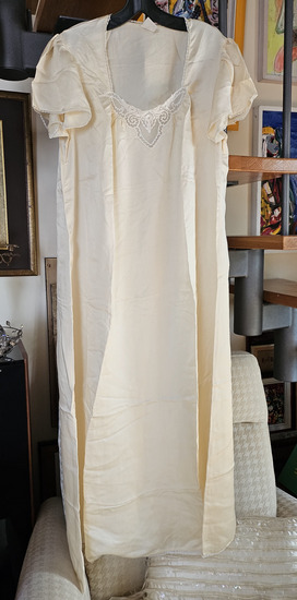 RezVezenine Bled grež svila spavaćica, vintage