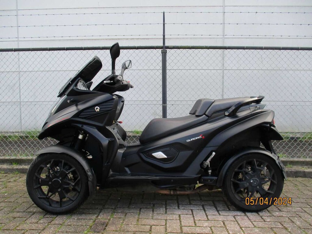 Prodaje se Quadro Vierwieler Motorscooter skuter na aukciji
