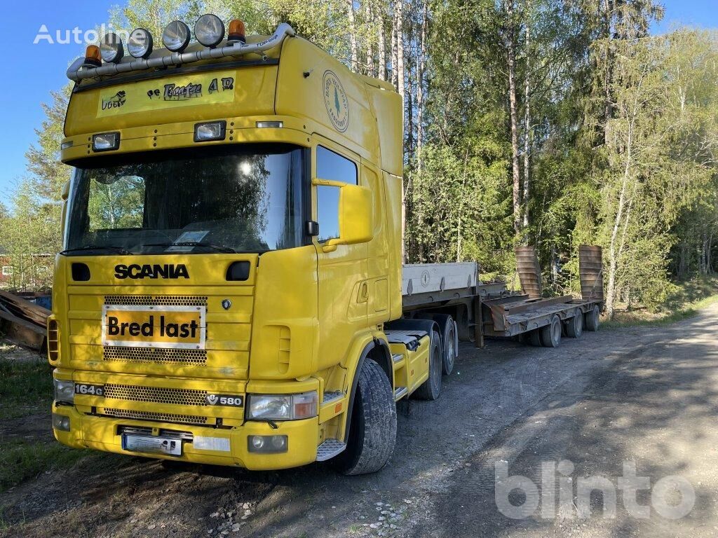 Prodaje se Scania VABIS 164 tegljač na aukciji + poluprikolica sa niskom platformom