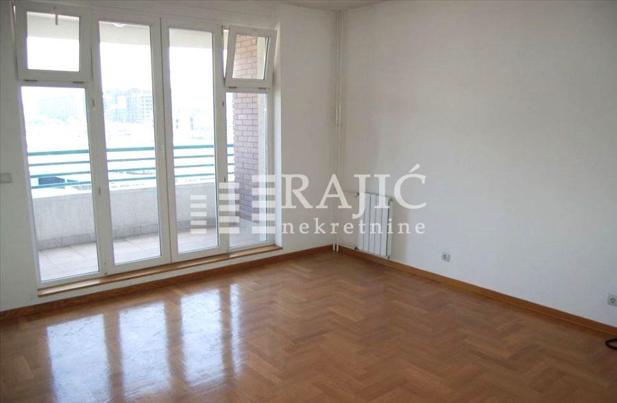 Novi Beograd(Arena),92m2,3.0-terasa #4055 1.100 €