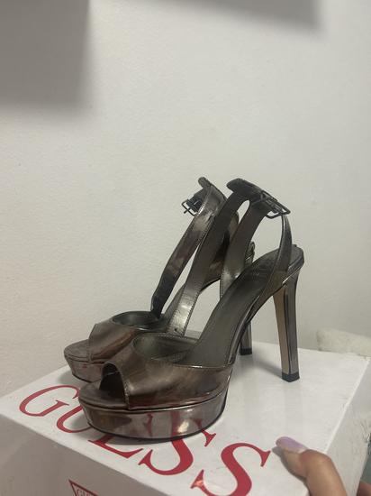 NOVO! Guess stikle