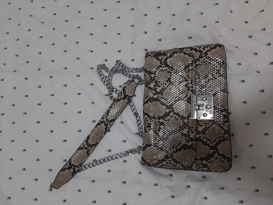 JAKO KVALITETNA Tašna zmijski print