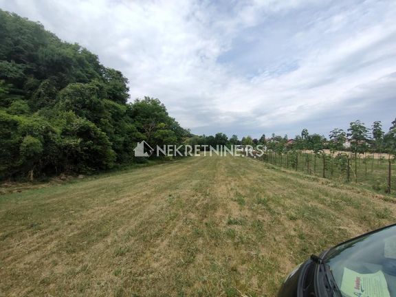 Građevinski plac 2281m pur Sr.Kamenica- Beočin kod Rakovca