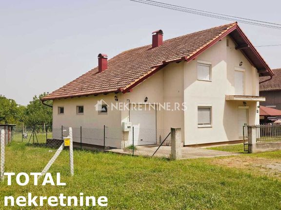 Petosobna kuća PETROVARADIN, 245000€