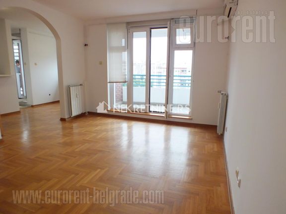 #26198, Izdavanje, Stan, BLOK 29, 900 EUR