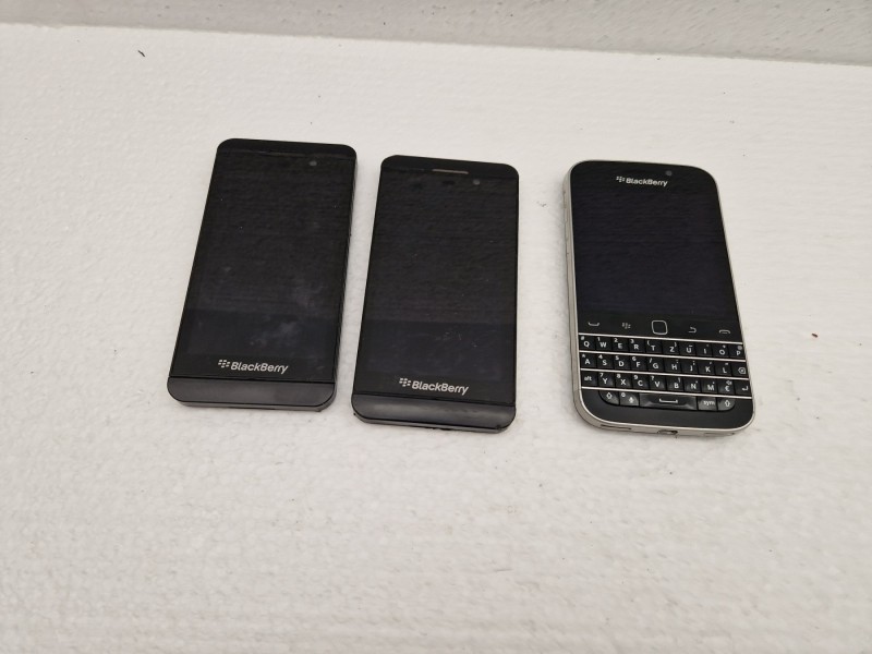 BlackBerry Telefoni 3 komada