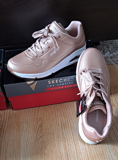 Skechers patike original NOVO