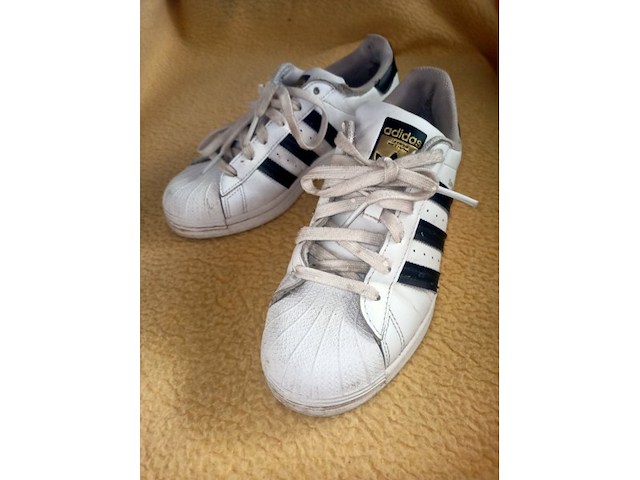 Patike Adidas.br.39,5 bele boje