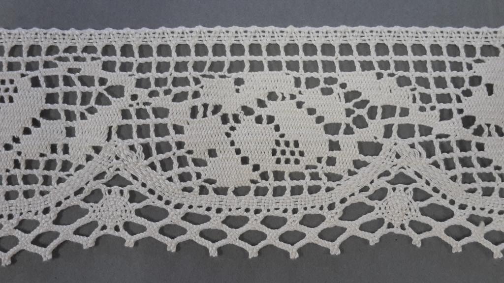 Heklana/Idrijska čipka | pamuk | bela | 81mm
Heklana/Idrijska čipka | pamuk | bela | 81mm