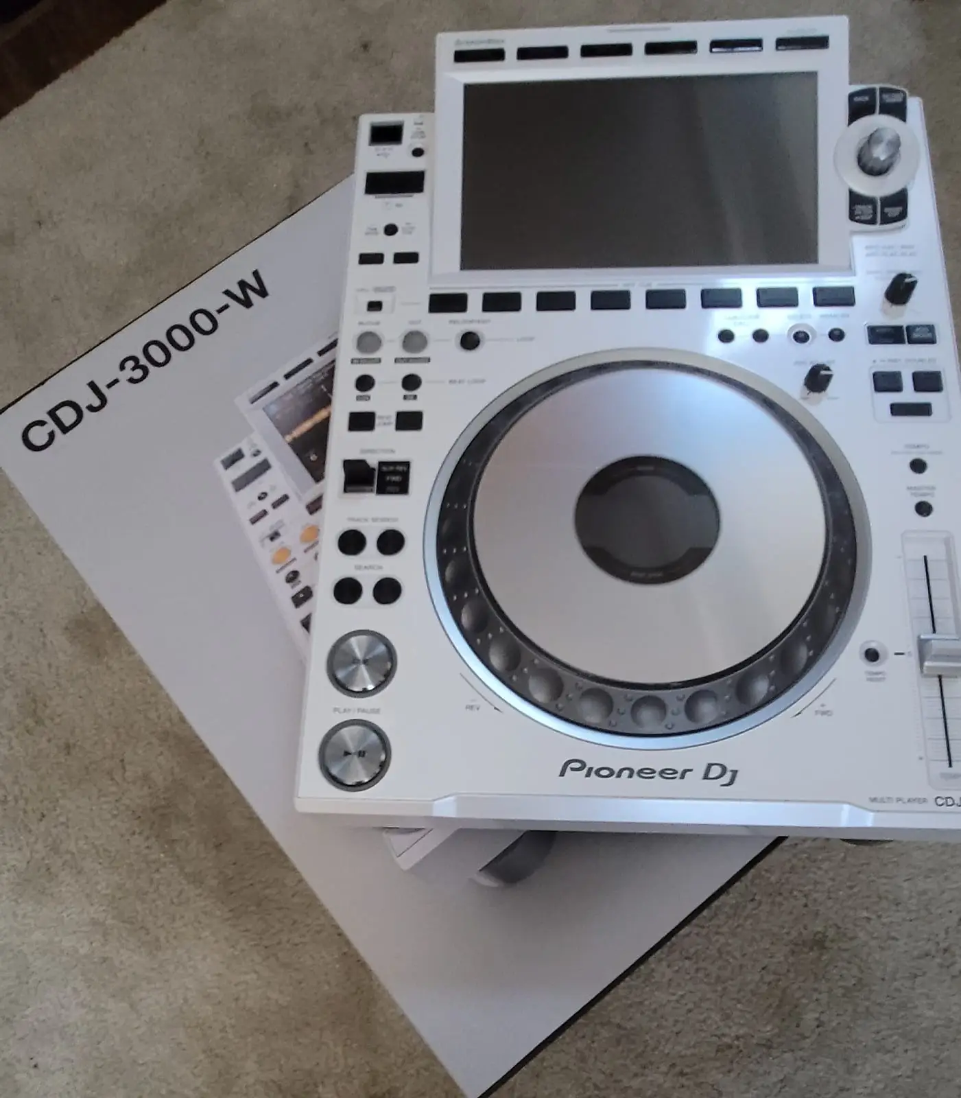 Pioneer DJ CDJ-3000-W / Pioneer DJM-A9 DJ Mixer / Pioneer CDJ-Tour1/ Pioneer CDJ-2000NXS2 / Pioneer DDJ RZX DJ Controller/ Pioneer DJ OPUS-QUAD DJ-systeem