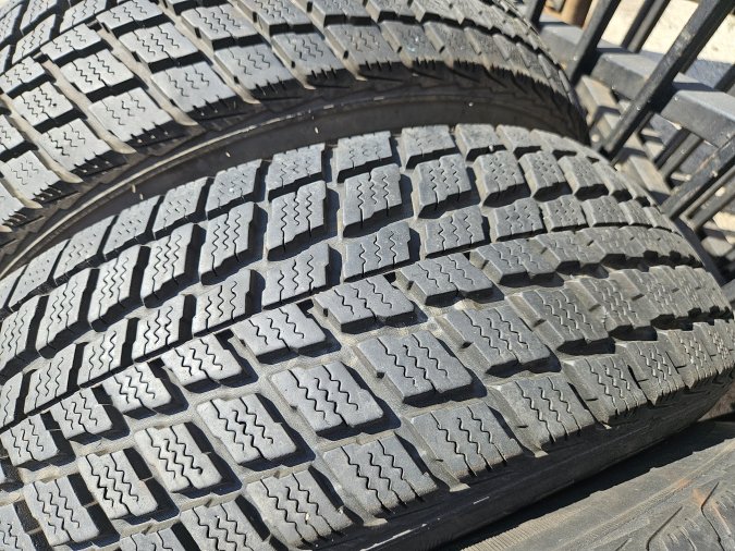 215/70 R16 Nokian