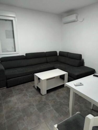 Izdajem apartmane u Kumboru