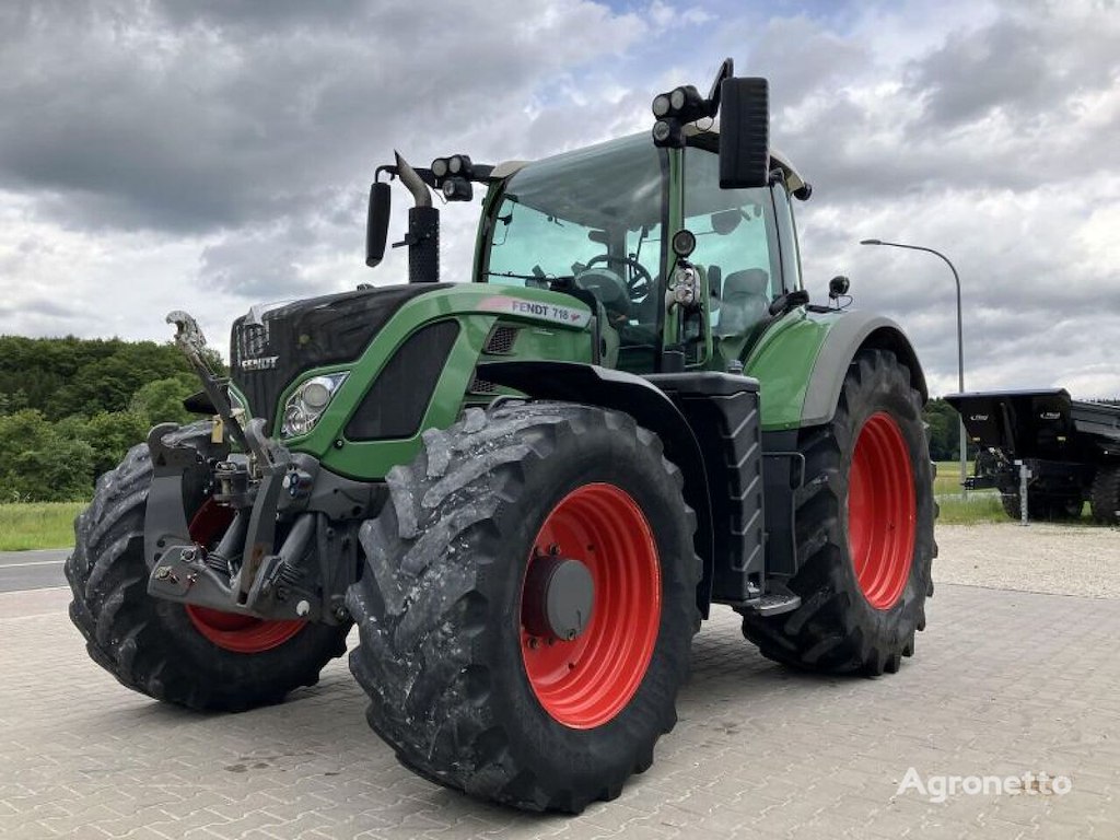 Fendt 718 traktor točkaš