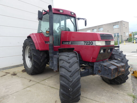 Prodaje se Magnum CASE IH traktor točkaš na aukciji