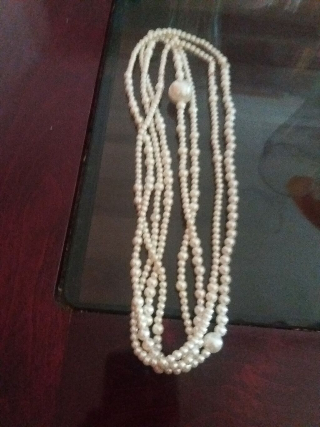 Ogrlica od belih bisera. Bižuterija. Dugačka 194 cm