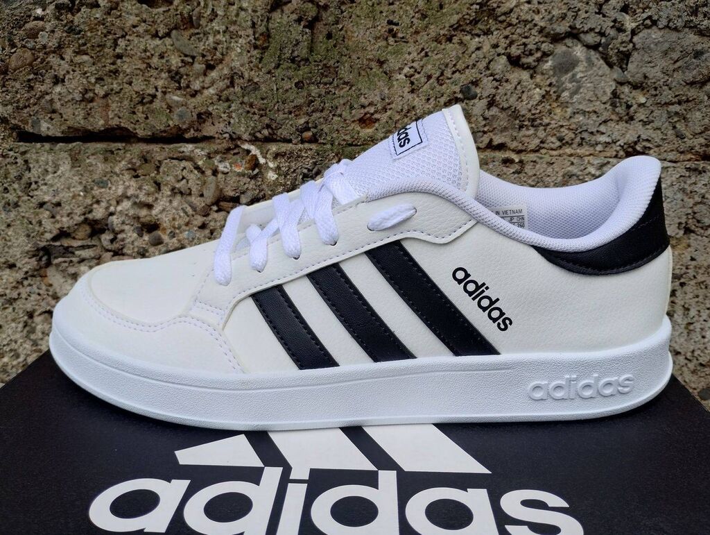 Adidas breaknet nove original patike u crnoj i beloj boji kao sto