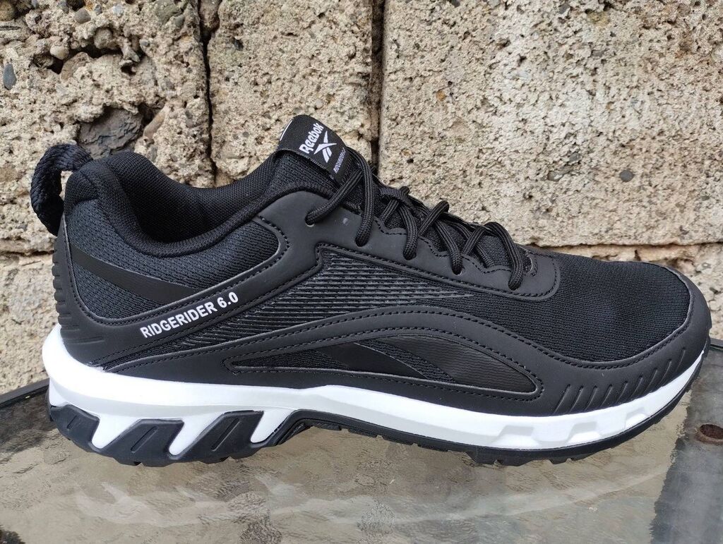 Reebok nove original patike brojevi na stanju 42,5--27,5cm 45,5--30cm