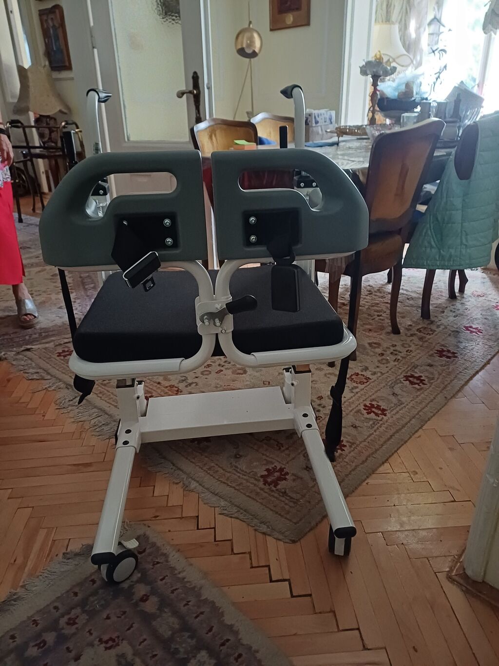 Prodajem nova "ESTIA" sobna invalidcka kolica - stolica na tockove