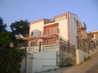 Kuća sa 12 apartmana, Ratac