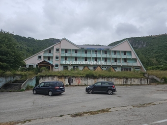 Prodaje se mini-hotel na Savniku. Nekretnina se nalazi između Žabljaka i Kolašina na atraktivnoj ...