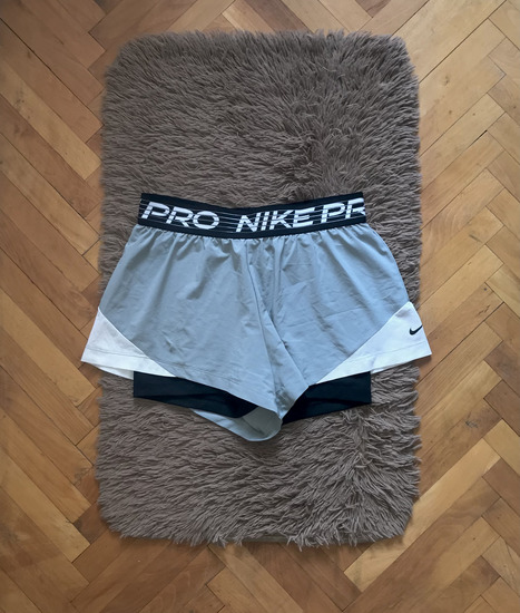 Nike pro