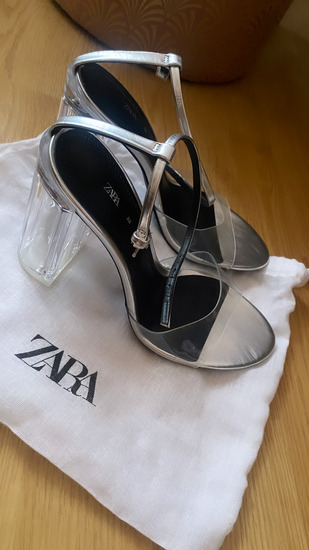 Nove Zara sandale 38