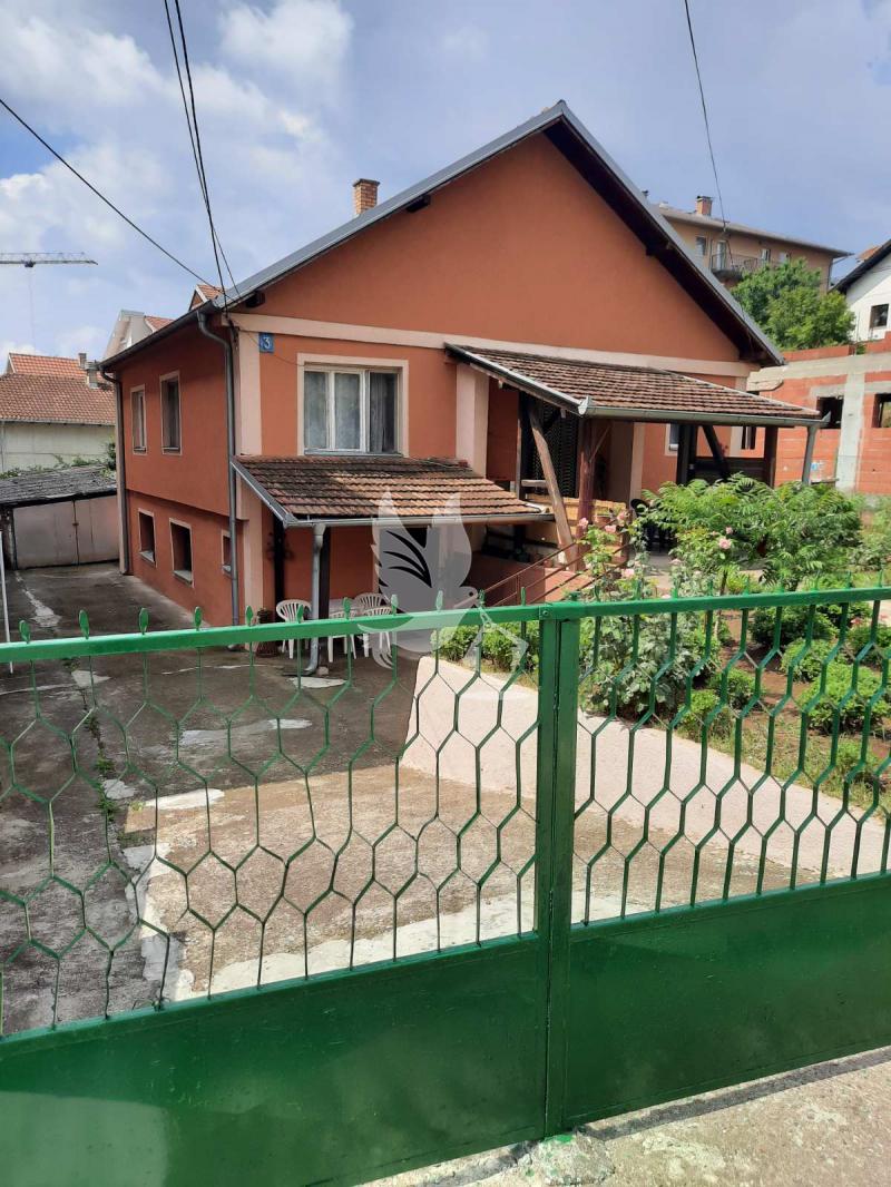 Kuća u centru Mladenovca #K522 #1168 120.000 €