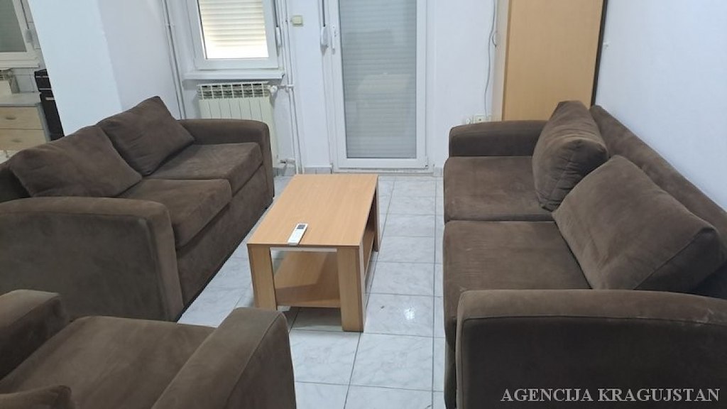 Izdavanje, Stan, 80. 00m2 , Centar