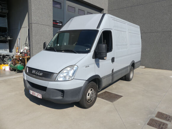 Prodaje se IVECO Daily minibus furgon na aukciji