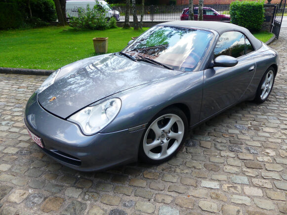 Prodaje se Porsche 911 kabriolet na aukciji