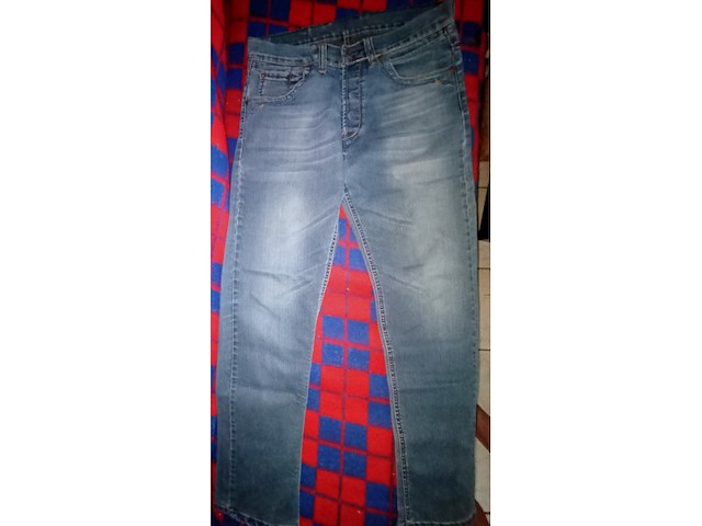 Muške texsas pantalone/farmerice,br.32 respect jeans