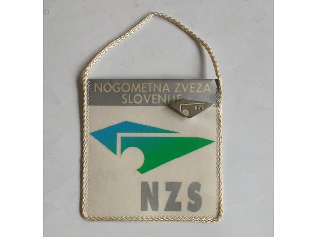 zastavica + značka NSZ - NOGOMETNA SVEZA SLOVENIJE