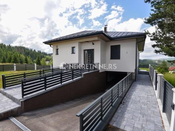 Prodaje se luksuzna kuća za odmor 186 m2, Zlatar, Nova Varoš