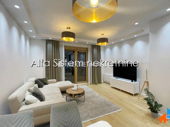 Vračar, Hram Svetog Save, 3.0 stan, 80m2, 1800 EUR