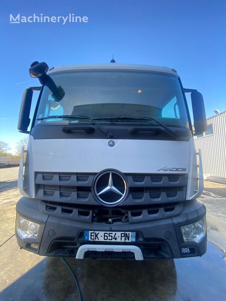 Putzmeister na šasiji Mercedes-Benz Arocs 3243 kamion s mešalicom za beton