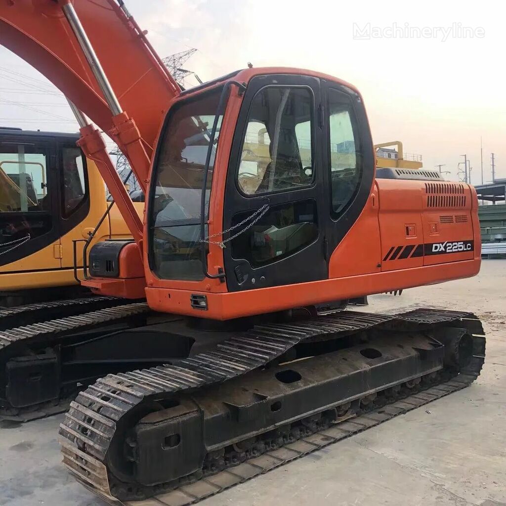 Doosan Dx225 bager guseničar