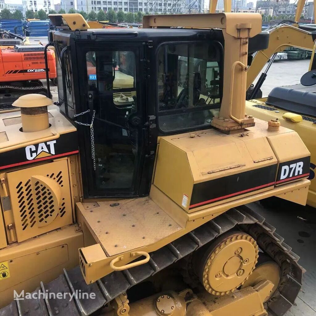 Caterpillar D7R buldožer