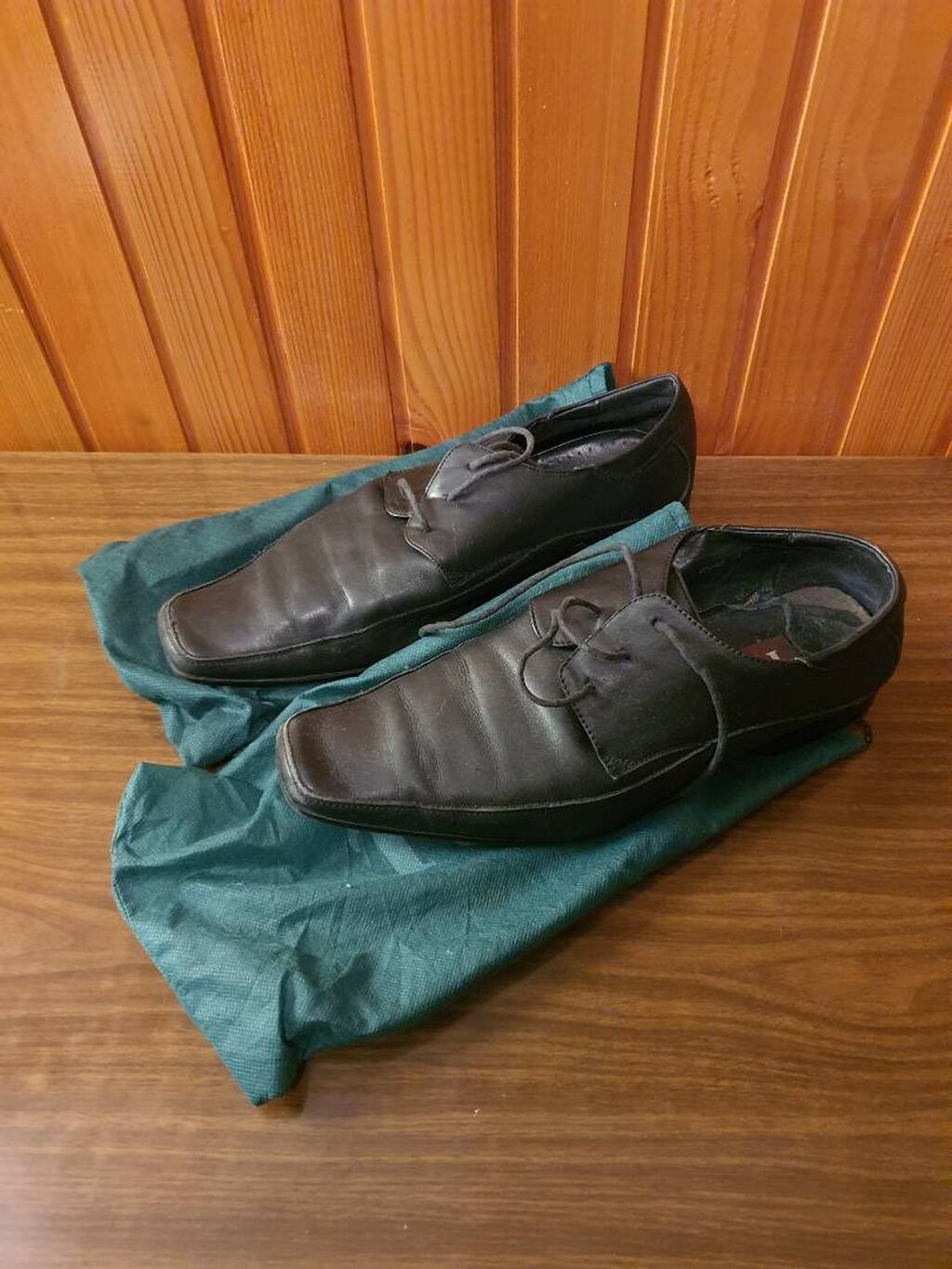 Muške elegantne crne cipele kožne 43-44 U ok stanju, broj 43-44. Cena
