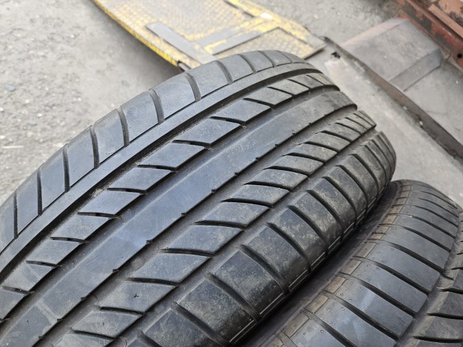 255/55 R18 Continental